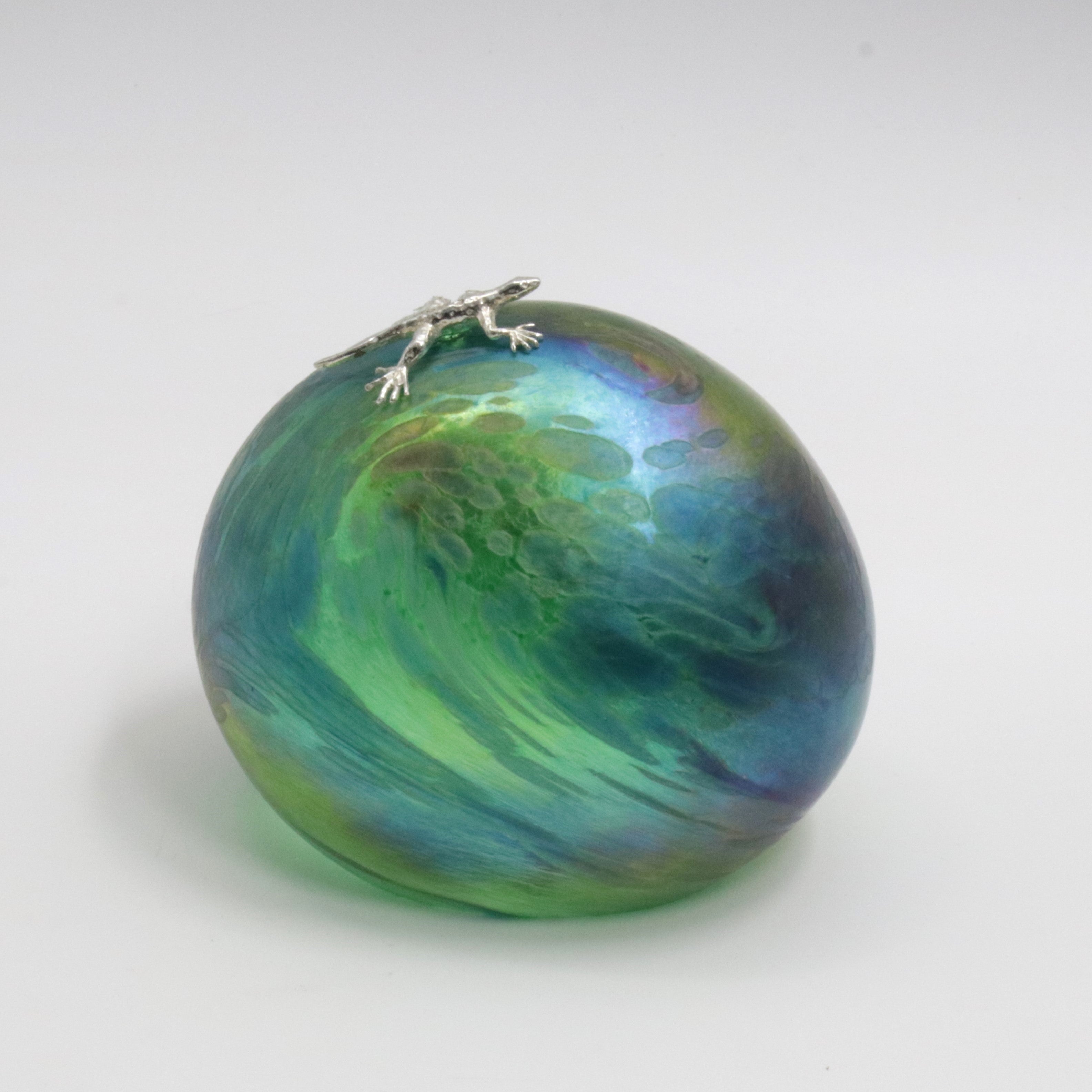 Dinosaur Egg Paperweight with Gecko – Ditchfield Glass